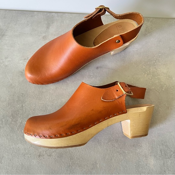 Bryr | Shoes | Bryr Suzie Closed Toe Mid Heel Wooden Clogs 39 | Poshmark